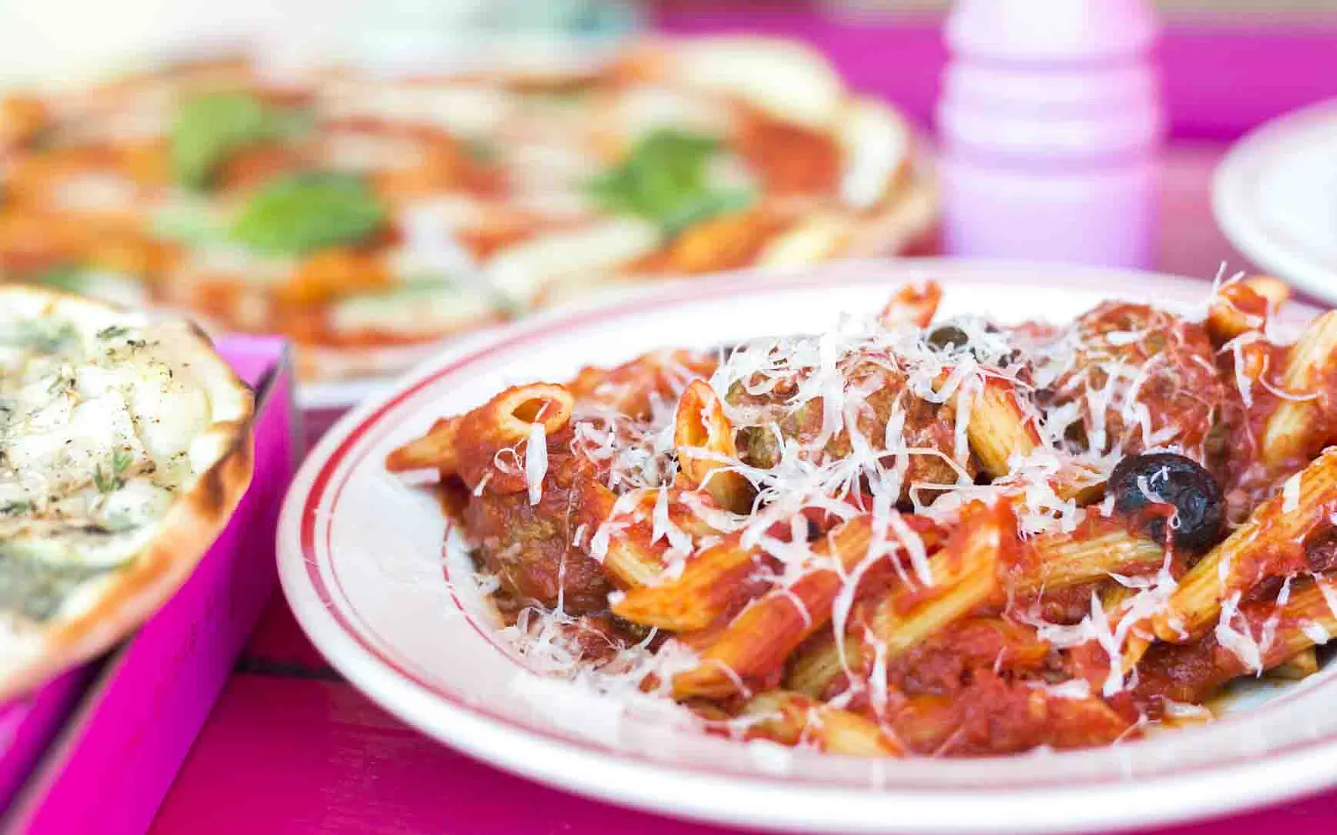 Get Pipi Café delivered to your door with Delivereasy